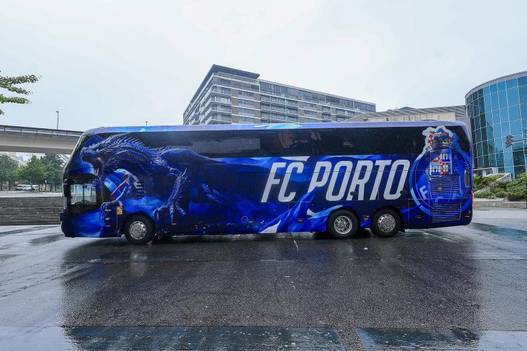 Autocarro do FC Porto com nova imagem [com fotos] | Global News Portugal