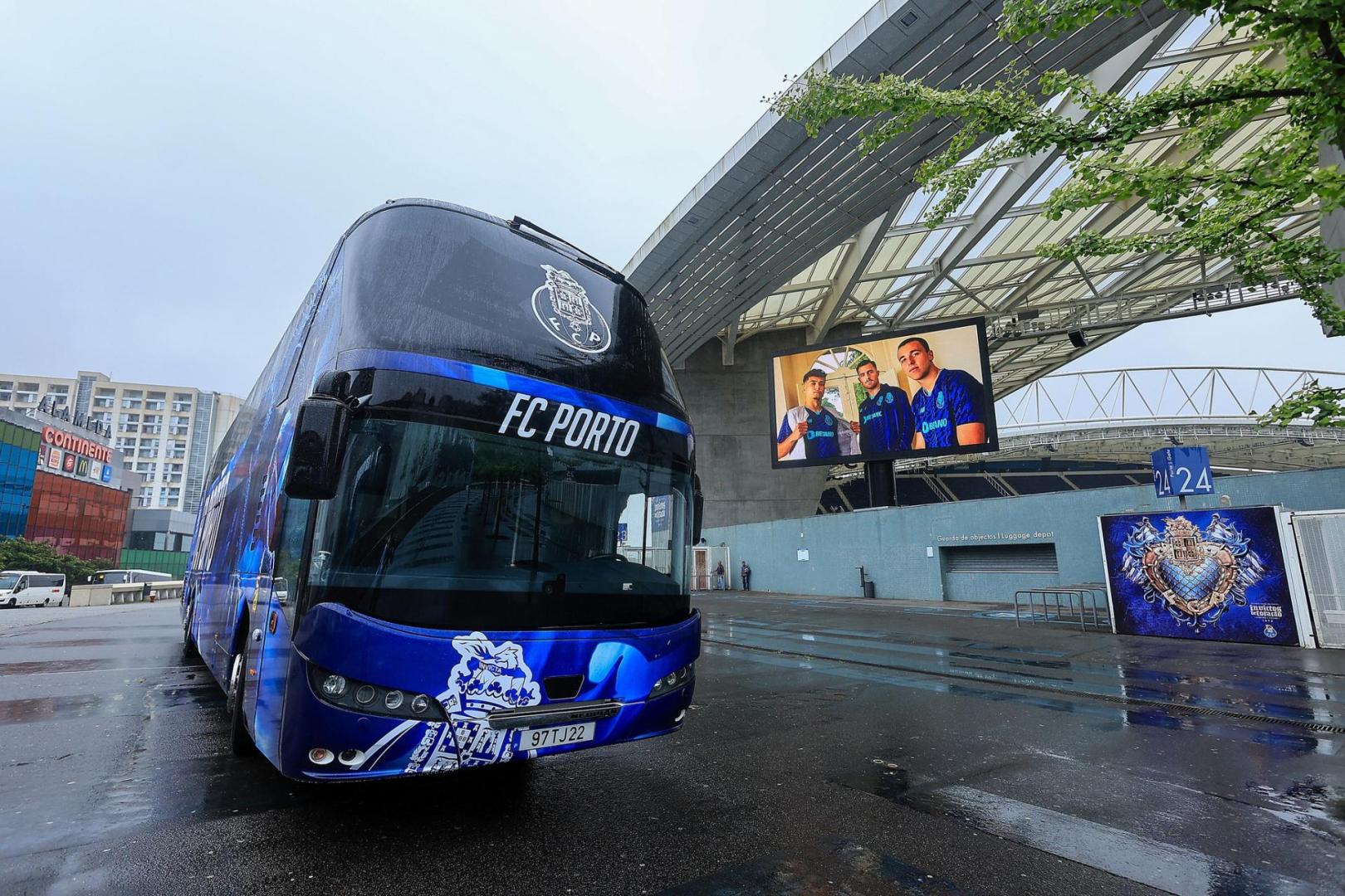 Autocarro do FC Porto com nova imagem [com fotos] | Global News Portugal